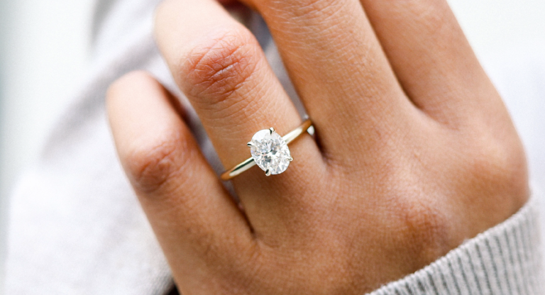 Oval vs Round Diamond: Which One to Choose? – Loose Grown Diamond